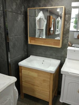 China Burlywood Color 32 Inch Single Sink Bathroom Vanity , Square Bathroom Cabinet supplier